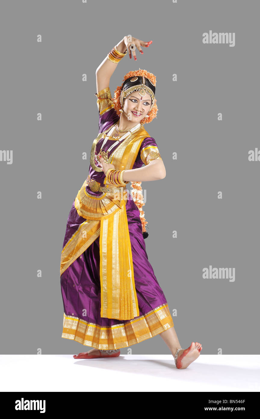 Bharat natyam dress hi-res stock photography and images - Alamy