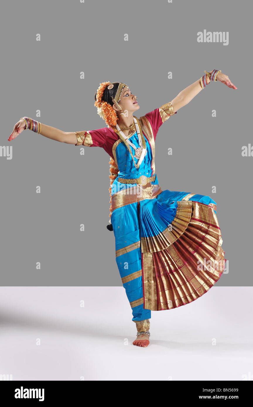 A posture in bharat natyam Stock Photo - Alamy