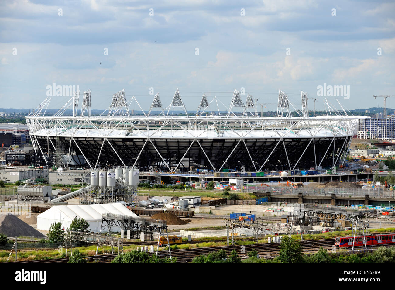 Olympic stadium london hi-res stock photography and images - Alamy