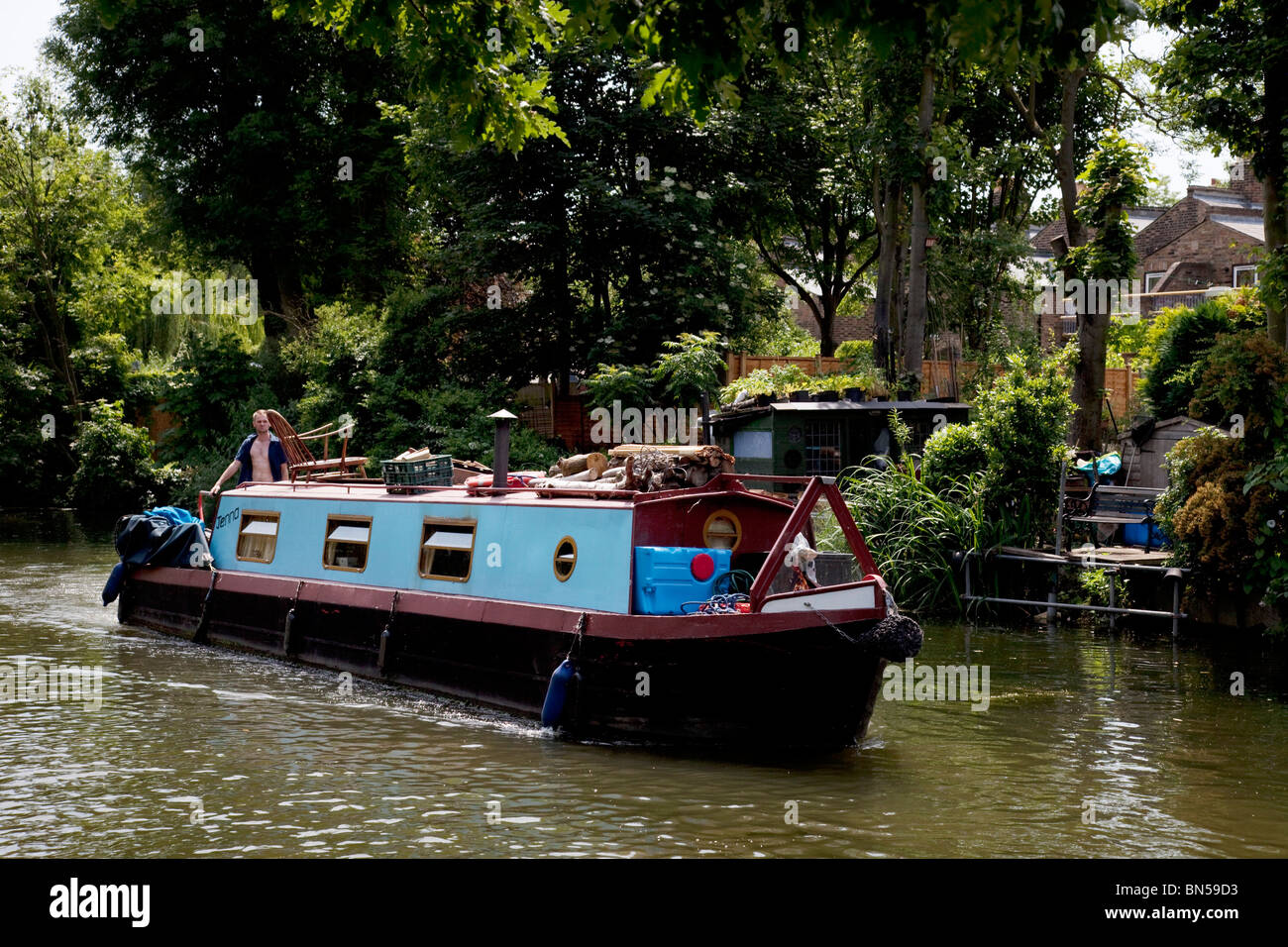 London barge canal hi-res stock photography and images - Alamy