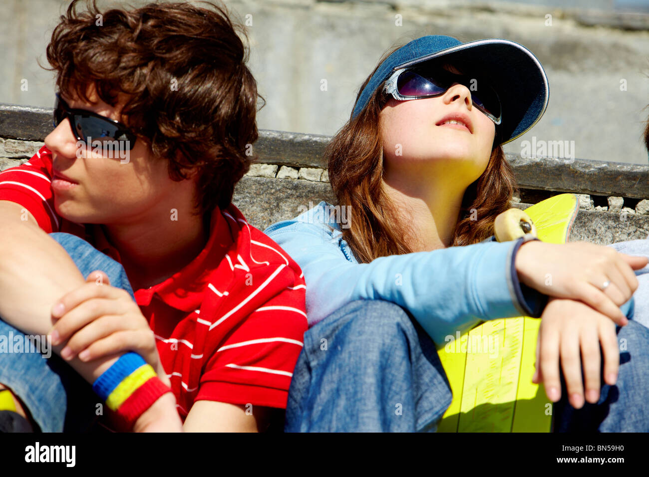 Teens relaxing outside hi-res stock photography and images - Alamy