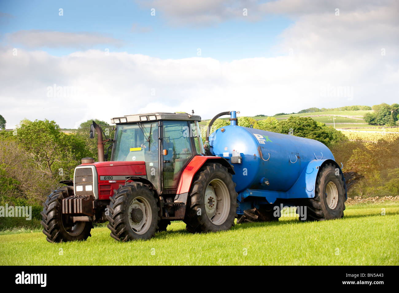 Slurry tanker hi-res stock photography and images - Alamy