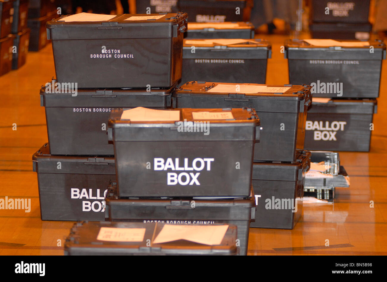 Ballot boxes hi-res stock photography and images - Alamy