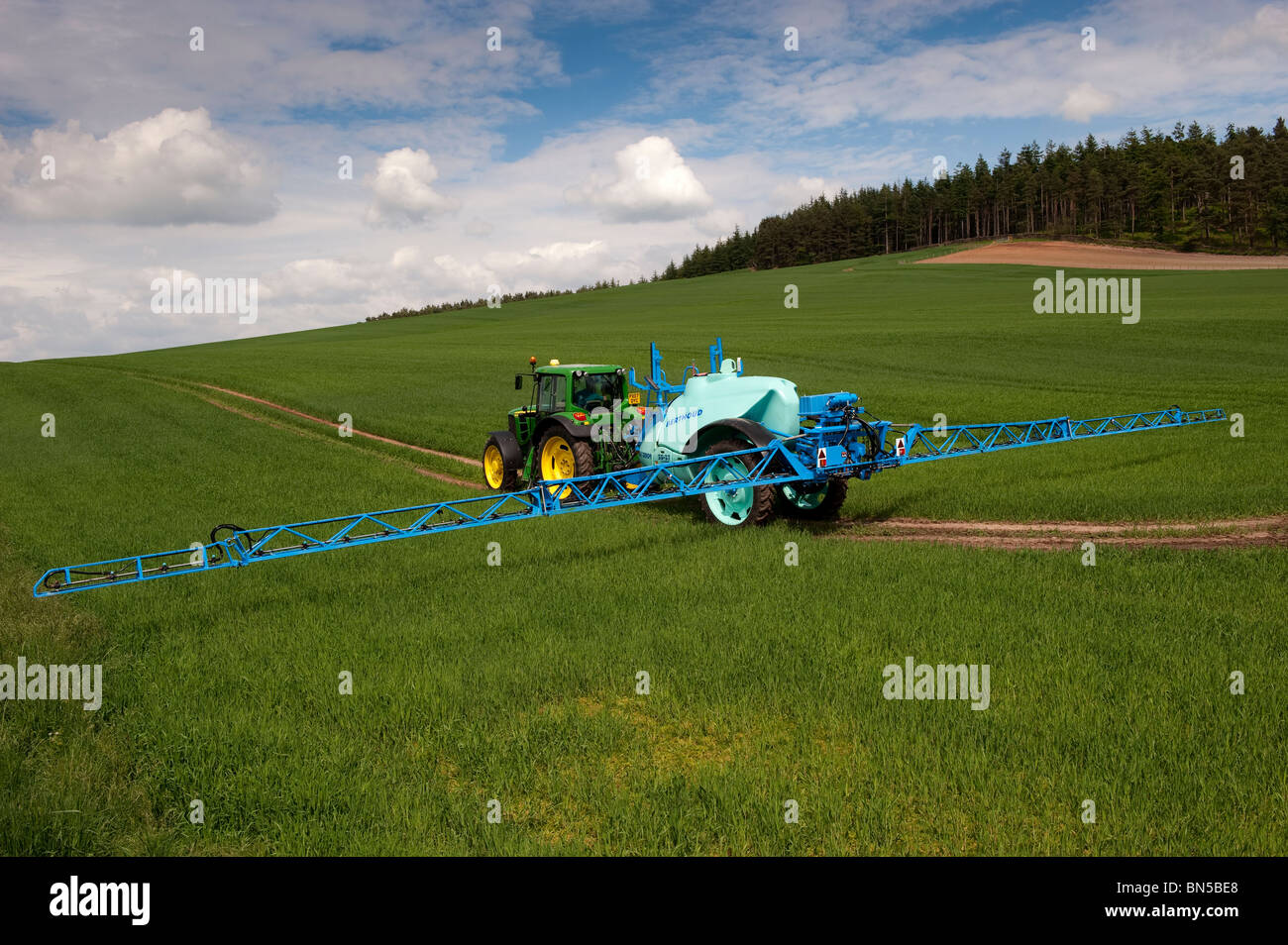 Spraying crop of Spring Barley with herbicide Stock Photo - Alamy