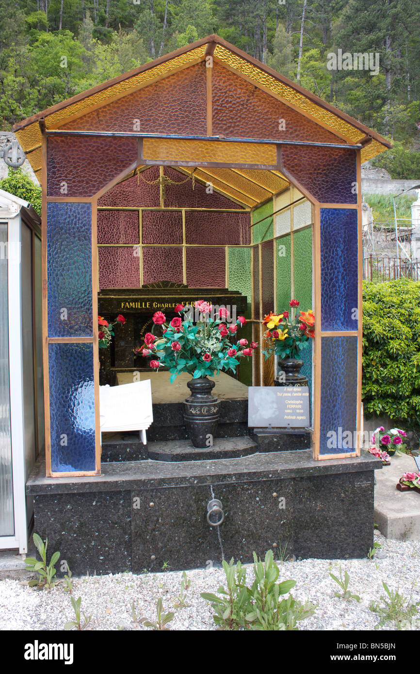 Tomb stained glass hi-res stock photography and images - Alamy