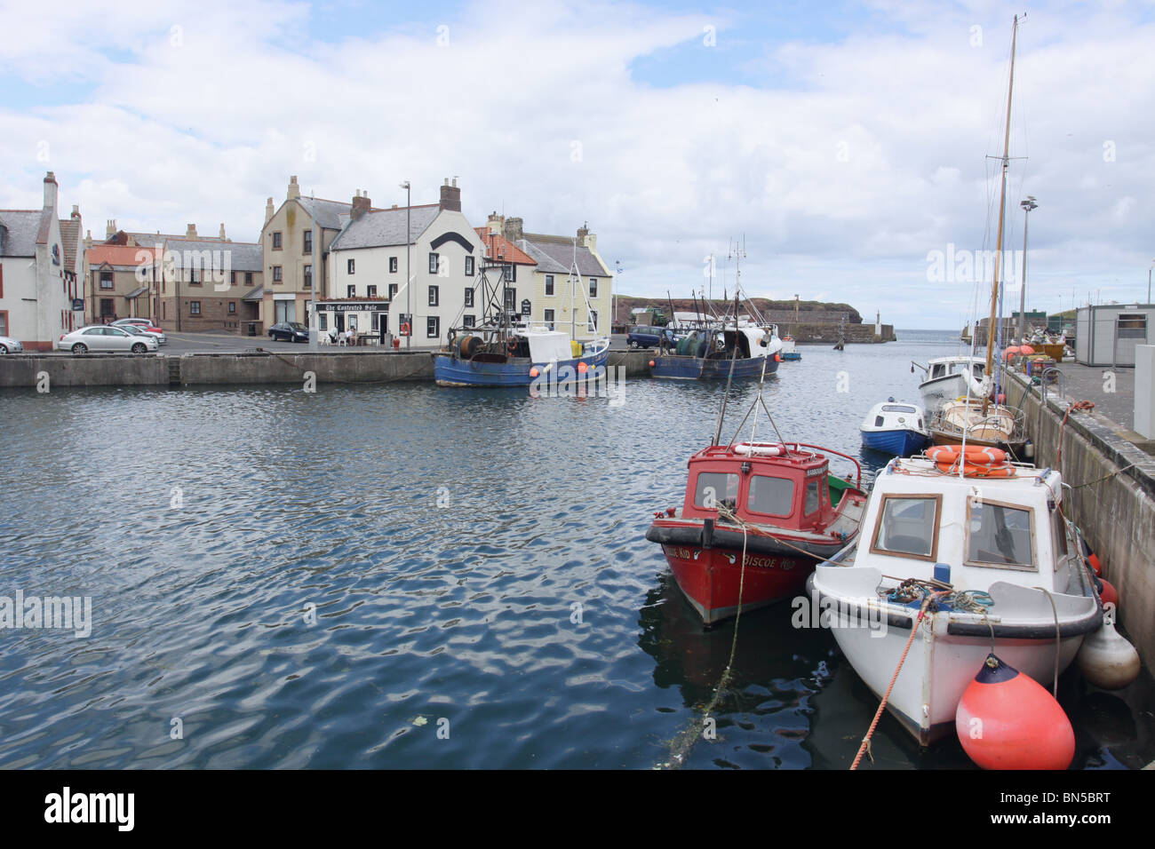 Waterfront eyemouth scotland hi-res stock photography and images - Alamy