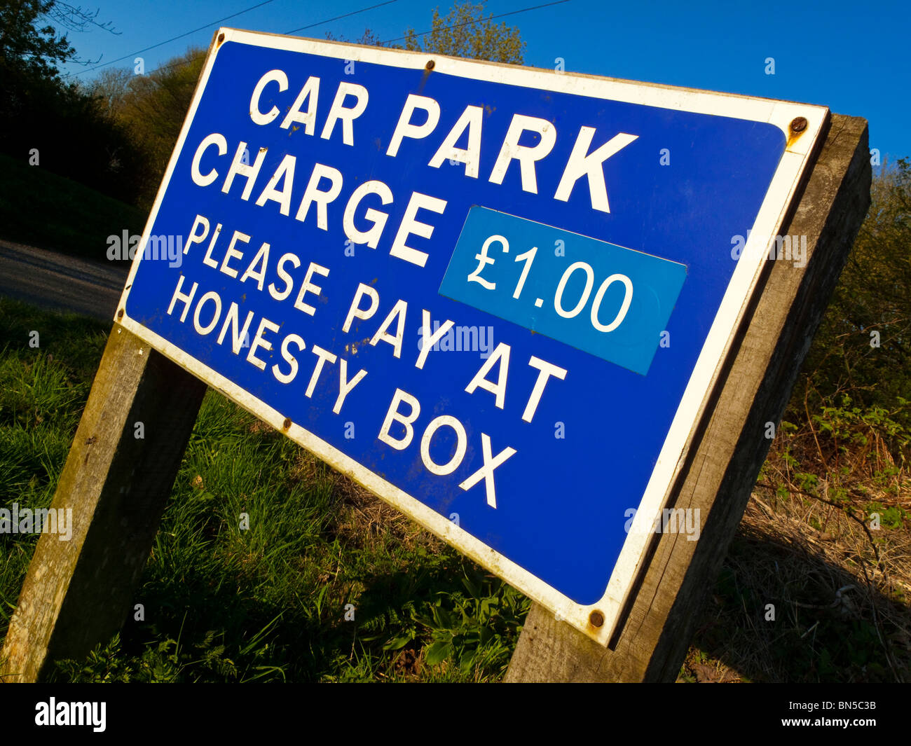 Car park honesty box sign hi-res stock photography and images - Alamy