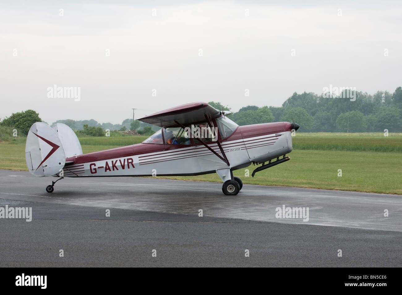 Chrislea CH3 Super Ace Skyjeep Series 4 G-AKVR taxiing out to runway at ...