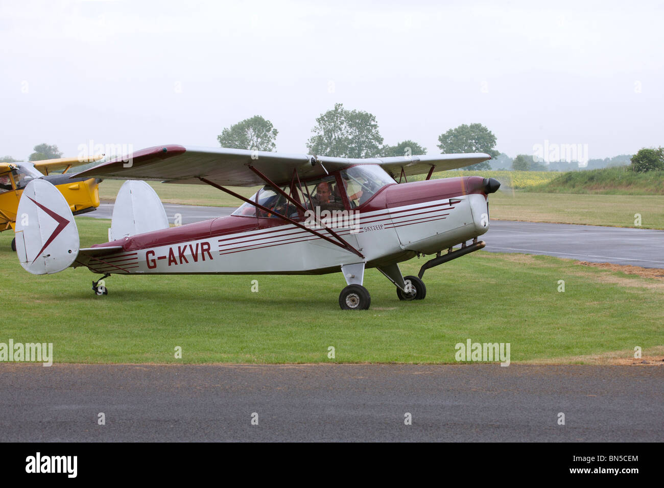 Chrislea CH3 Super Ace Skyjeep Series 4 G-AKVR with engine running at ...