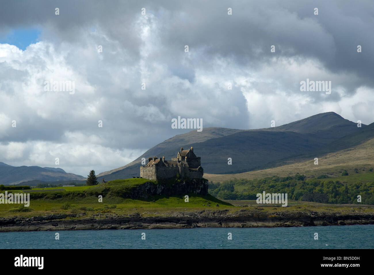 Duart Castle and the mountains of the Isle of Mull from the ferry on ...