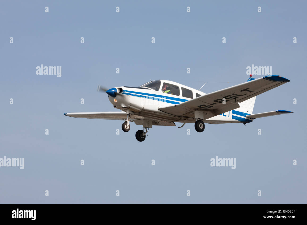 Piper PA-28-161 Cherokee Warrior II G-BSLT on final approach to land at ...
