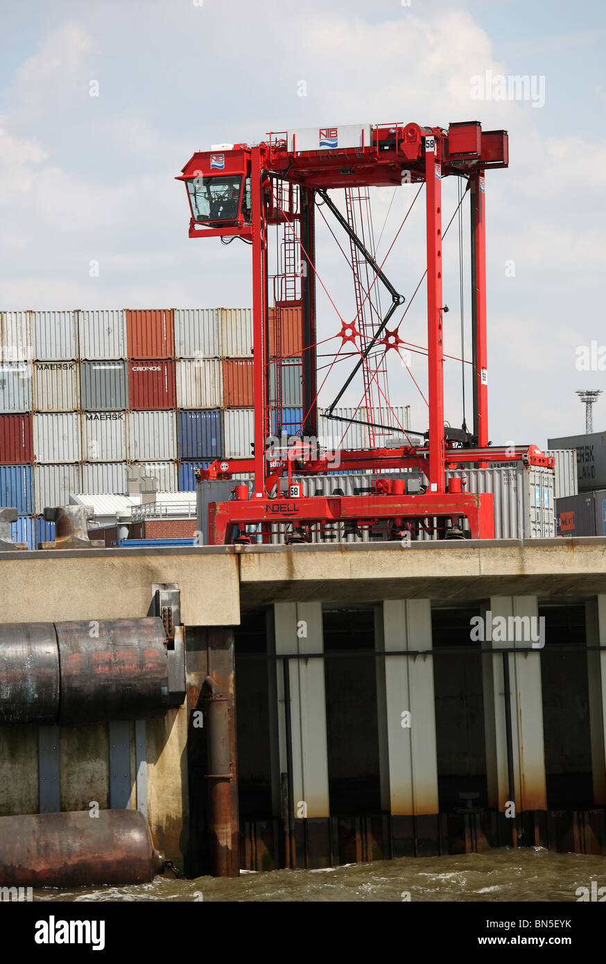 Straddle carrier High Resolution Stock Photography and Images - Alamy