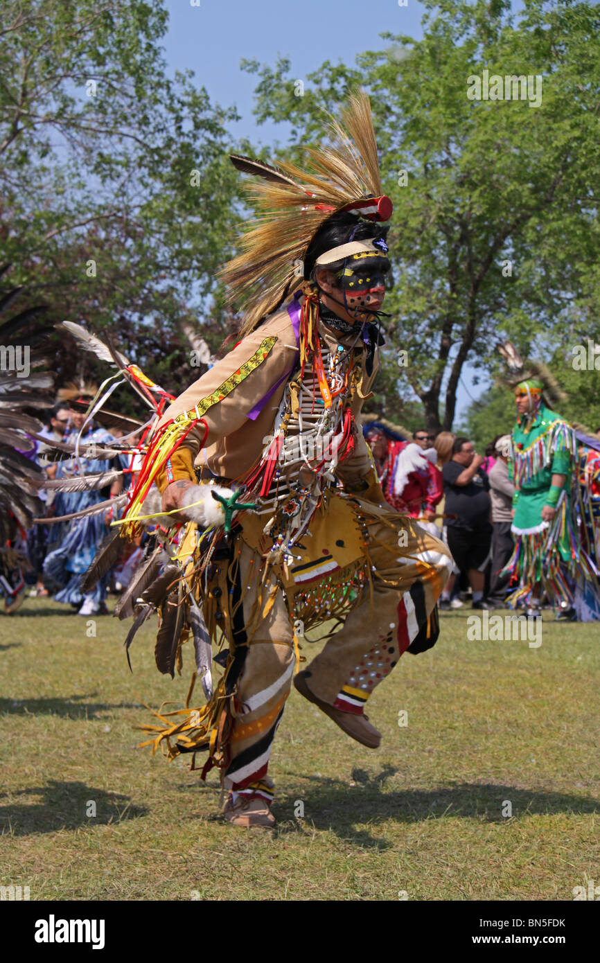 Native Aboriginal dancing with his costume Stock Photo - Alamy