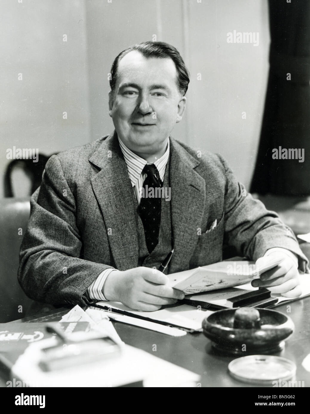 EDWARD HULTON (1906-1998) English magazine publisher and writer Stock ...