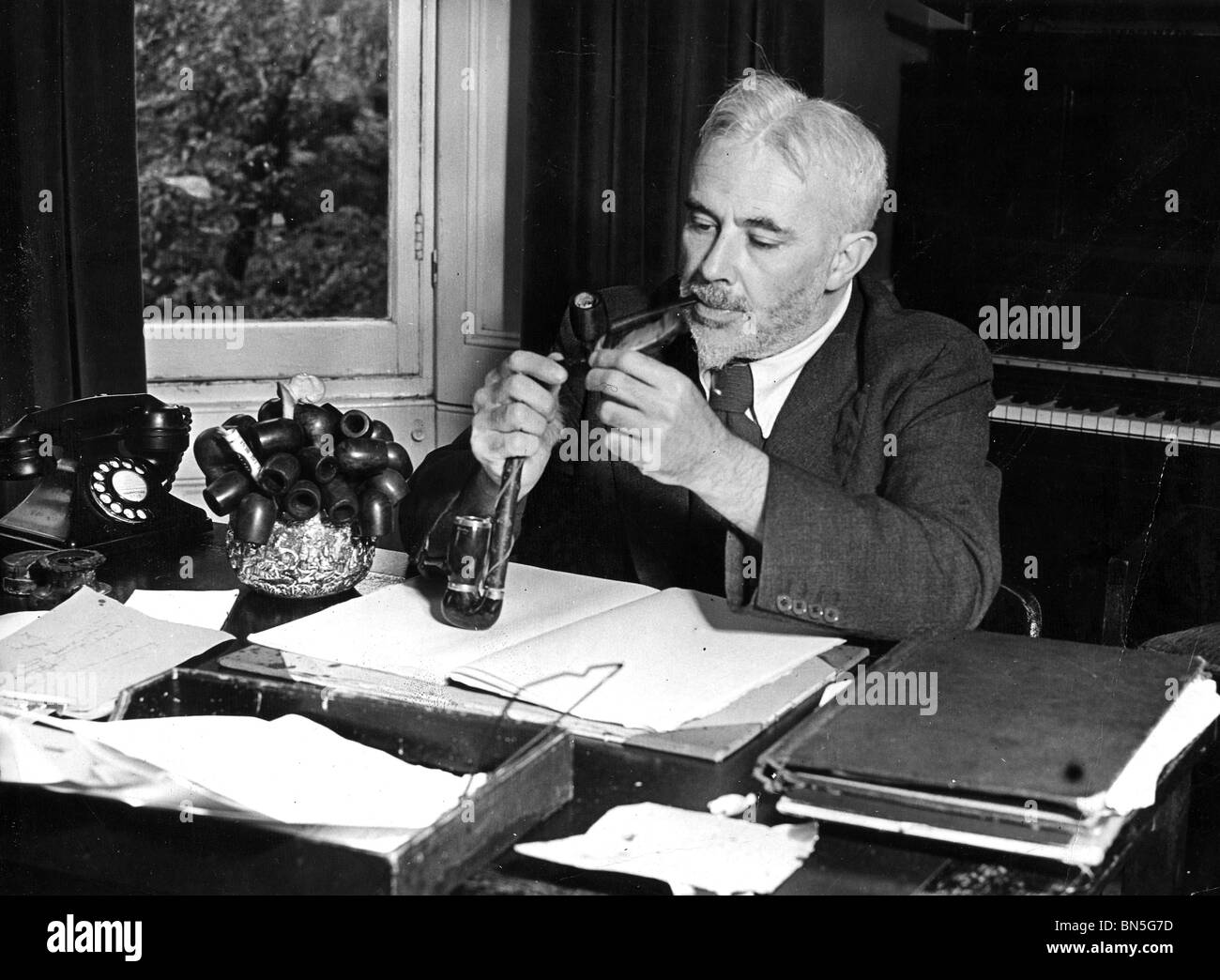 C e m joad hi-res stock photography and images - Alamy