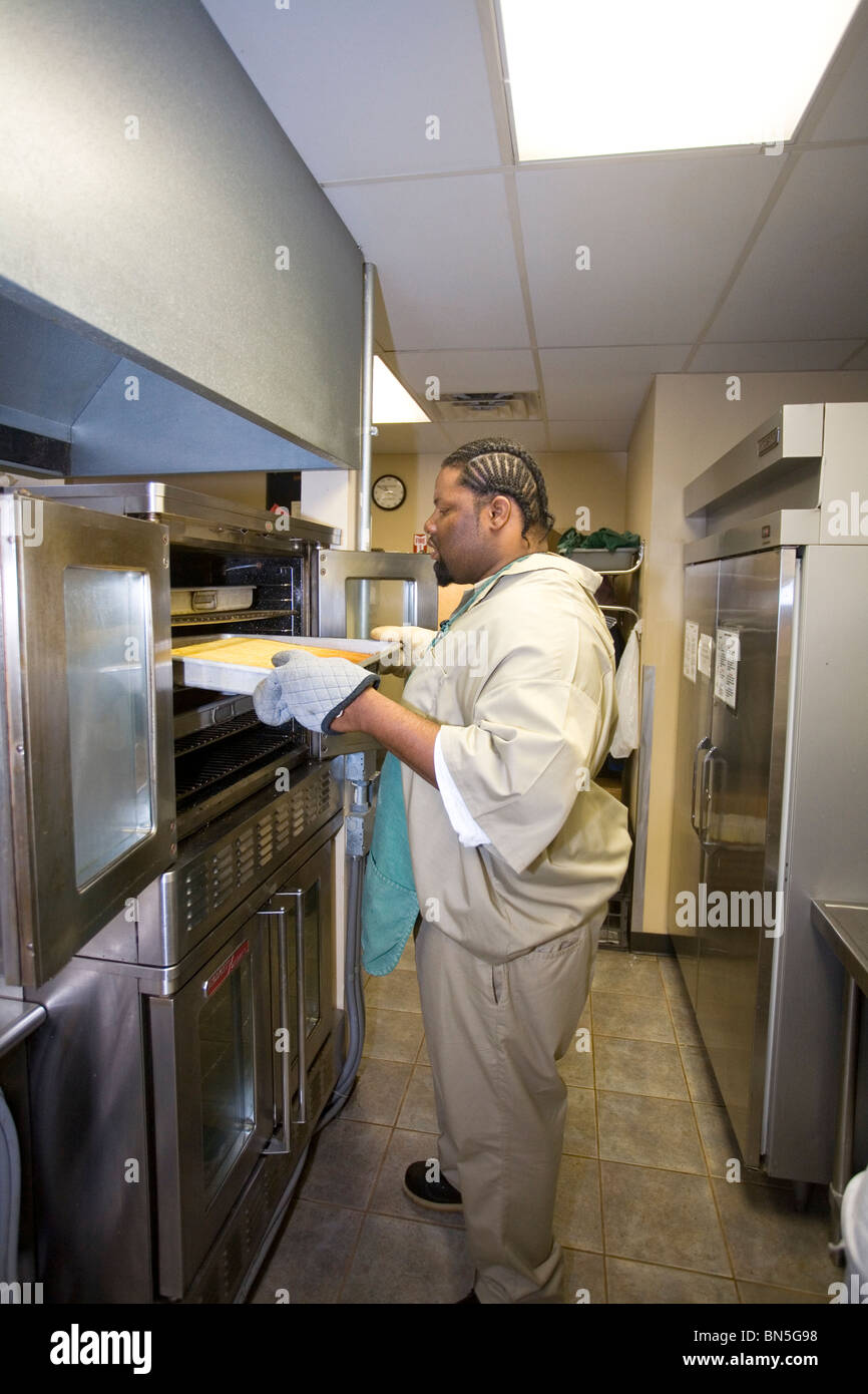Inmate cooking hi-res stock photography and images - Alamy