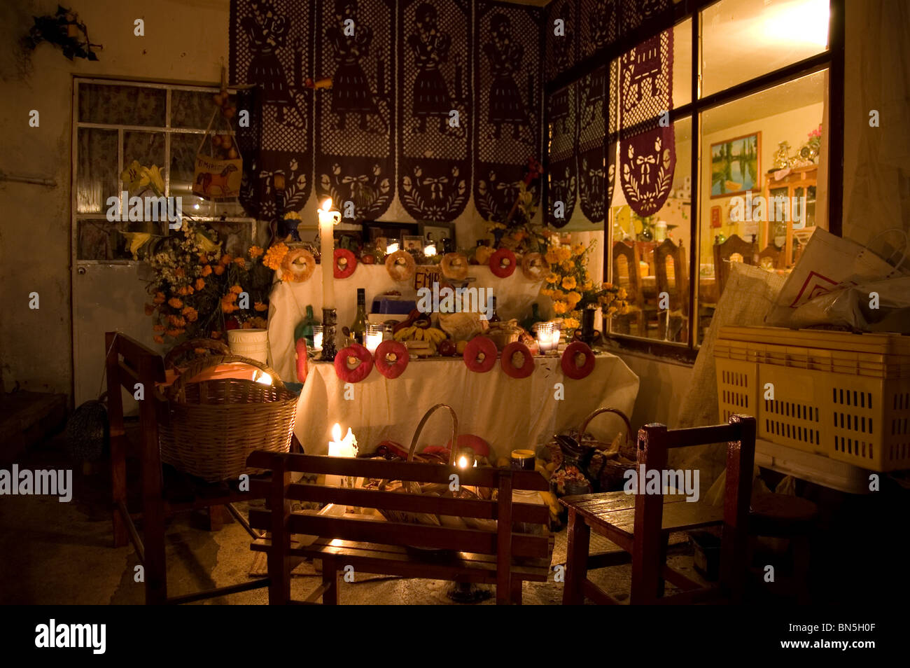 Altar for the day of the dead food hi-res stock photography and images ...