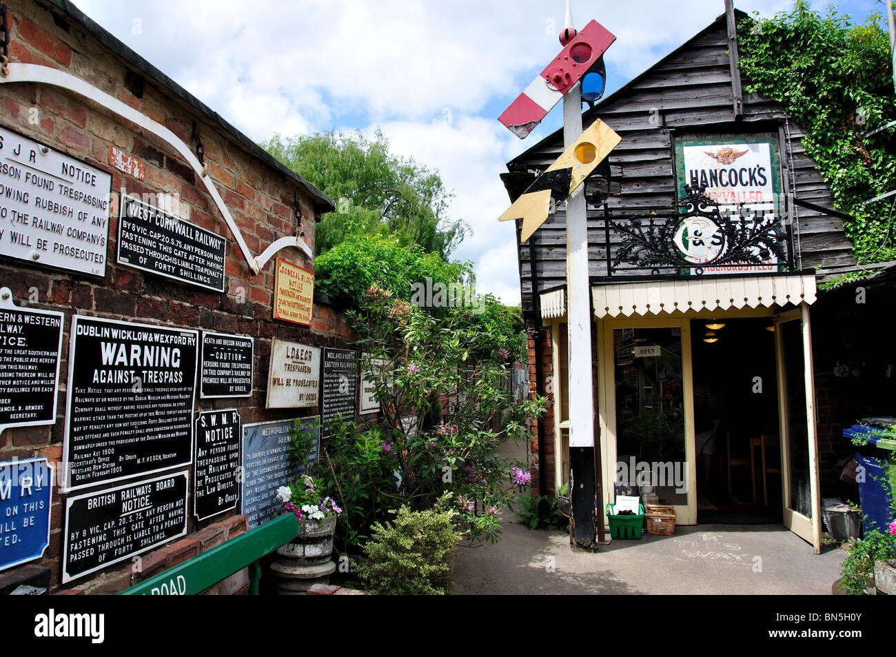 Vintage railway ticket england hi-res stock photography and images - Alamy