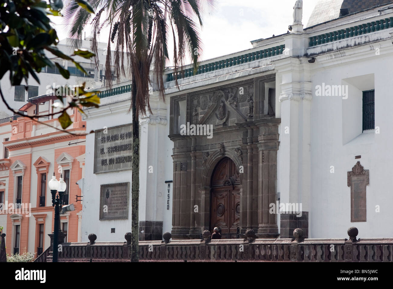 Ecuador buildings hi-res stock photography and images - Alamy