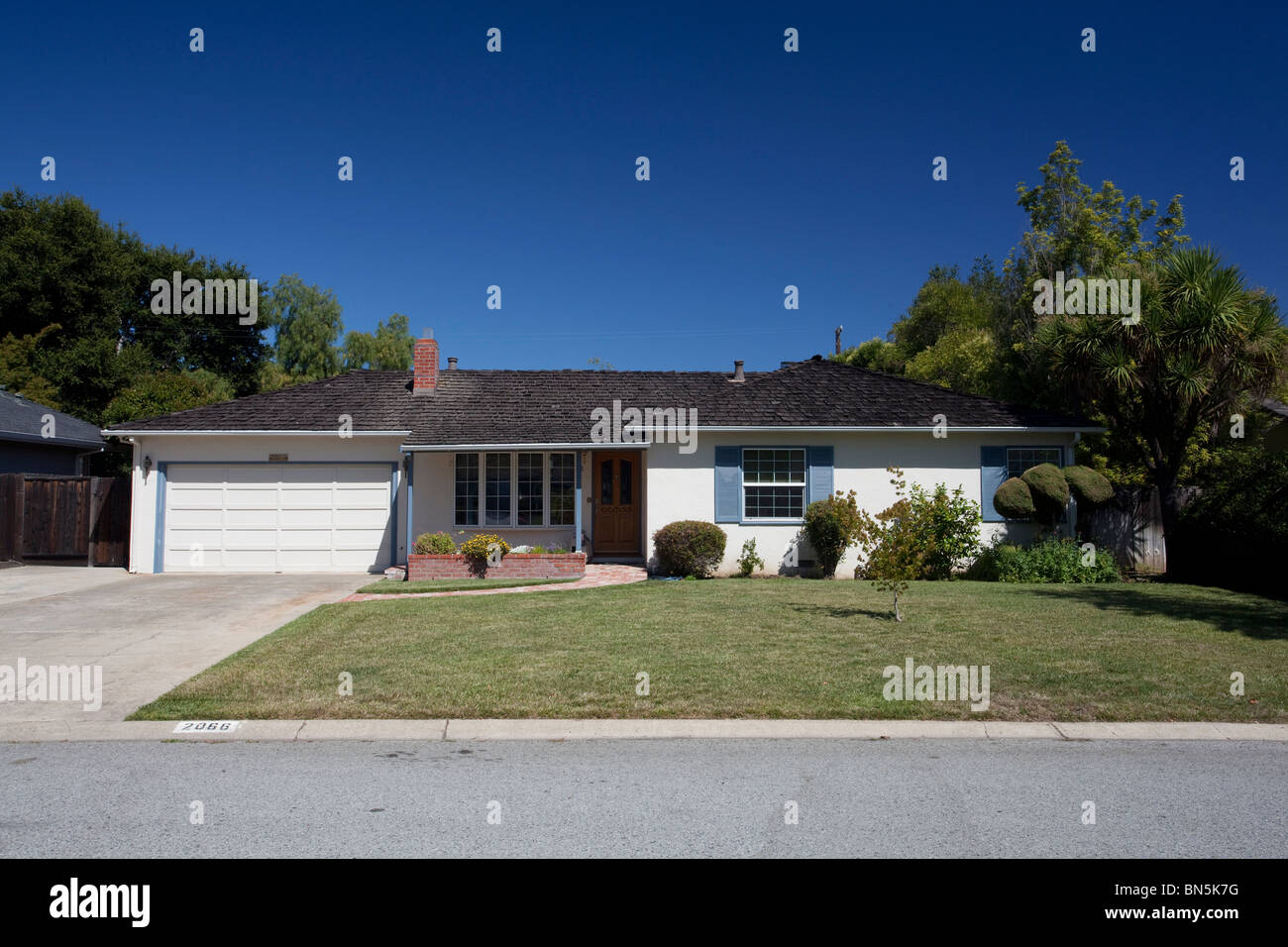 The Birthplace of Apple Computer - A Garage in Los Altos, California ...