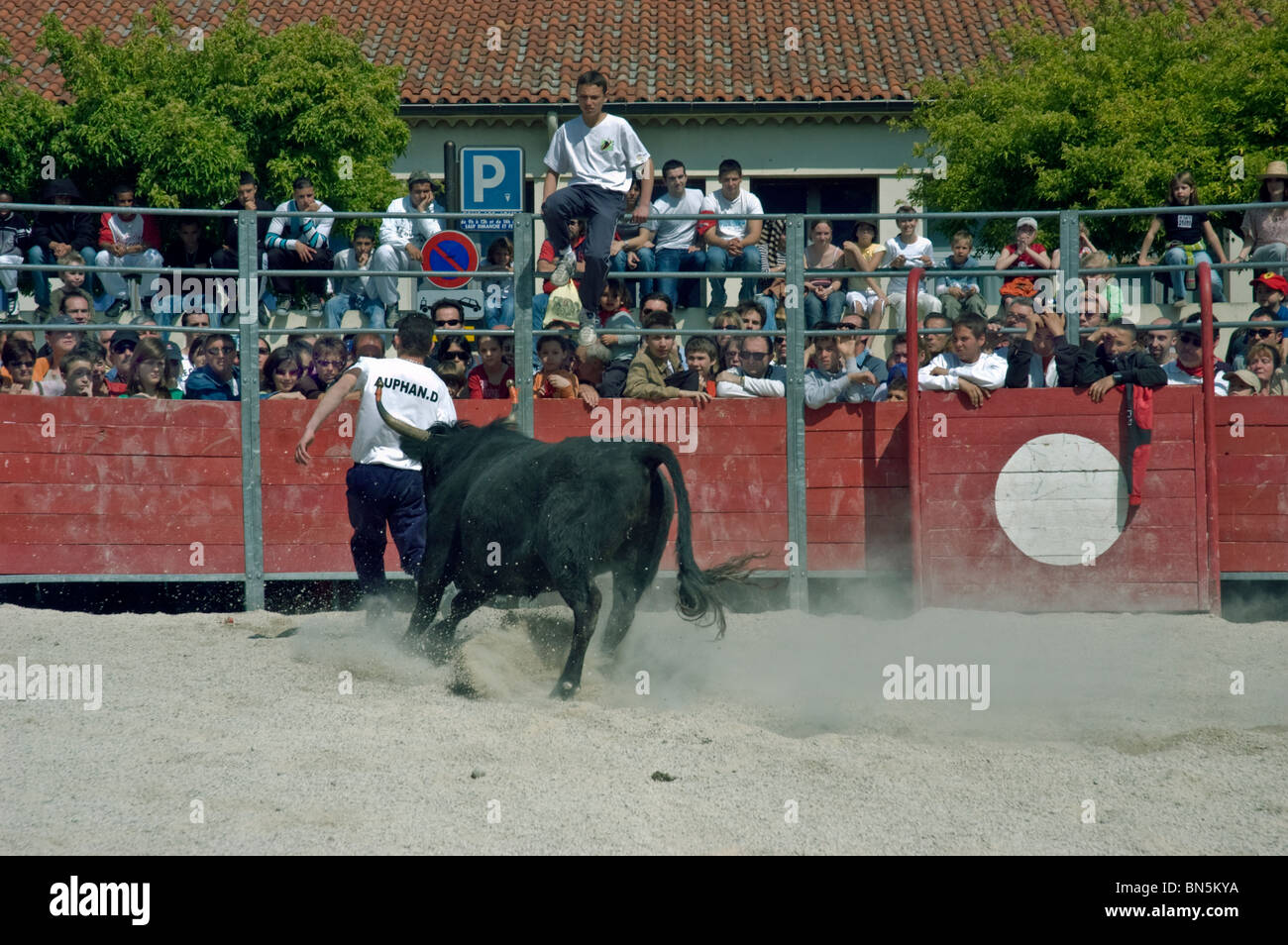 Hot run audience watching show hi-res stock photography and images - Alamy