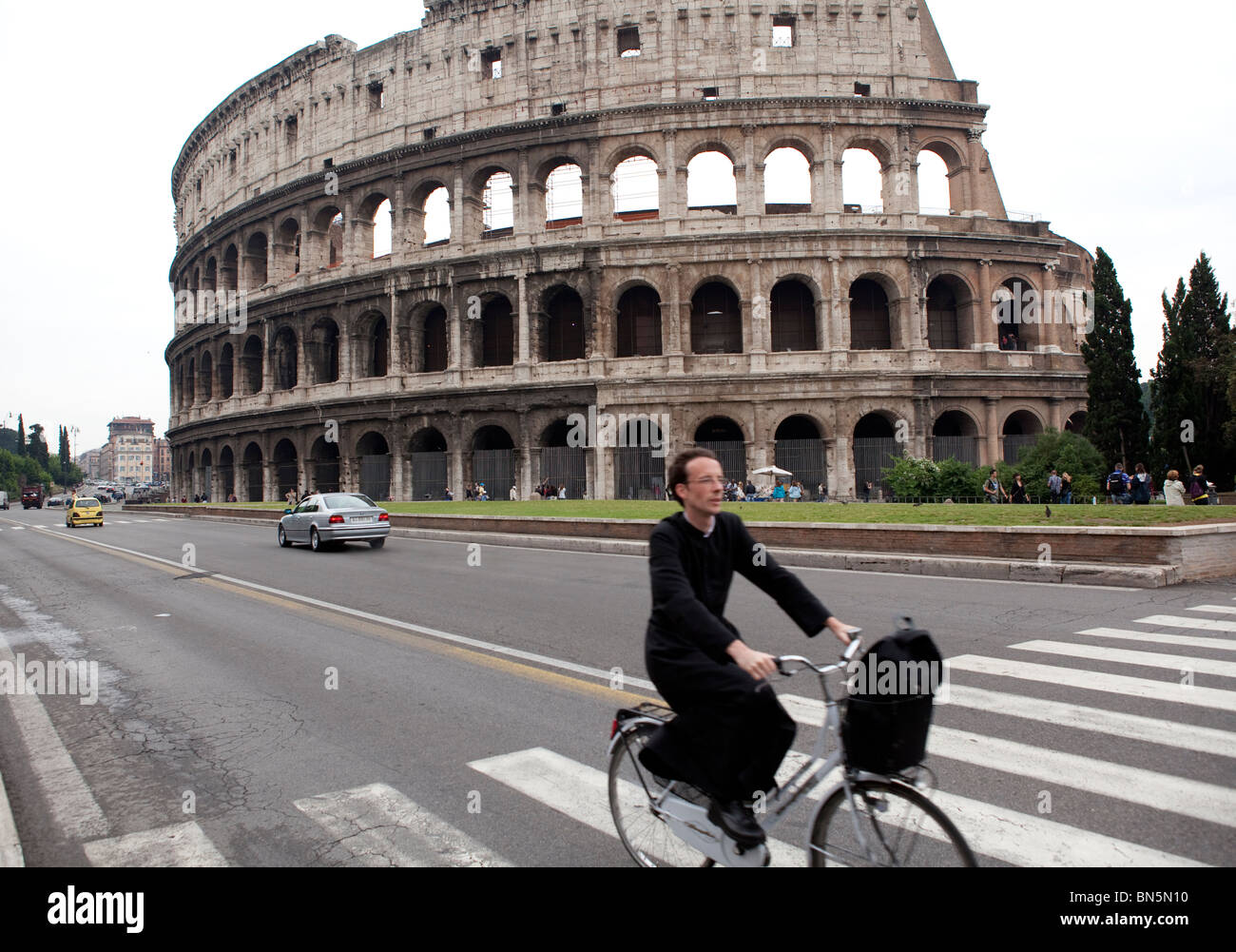 Priest on a bicycle by the Colosseum, Rome, Italy Stock Photo - Alamy