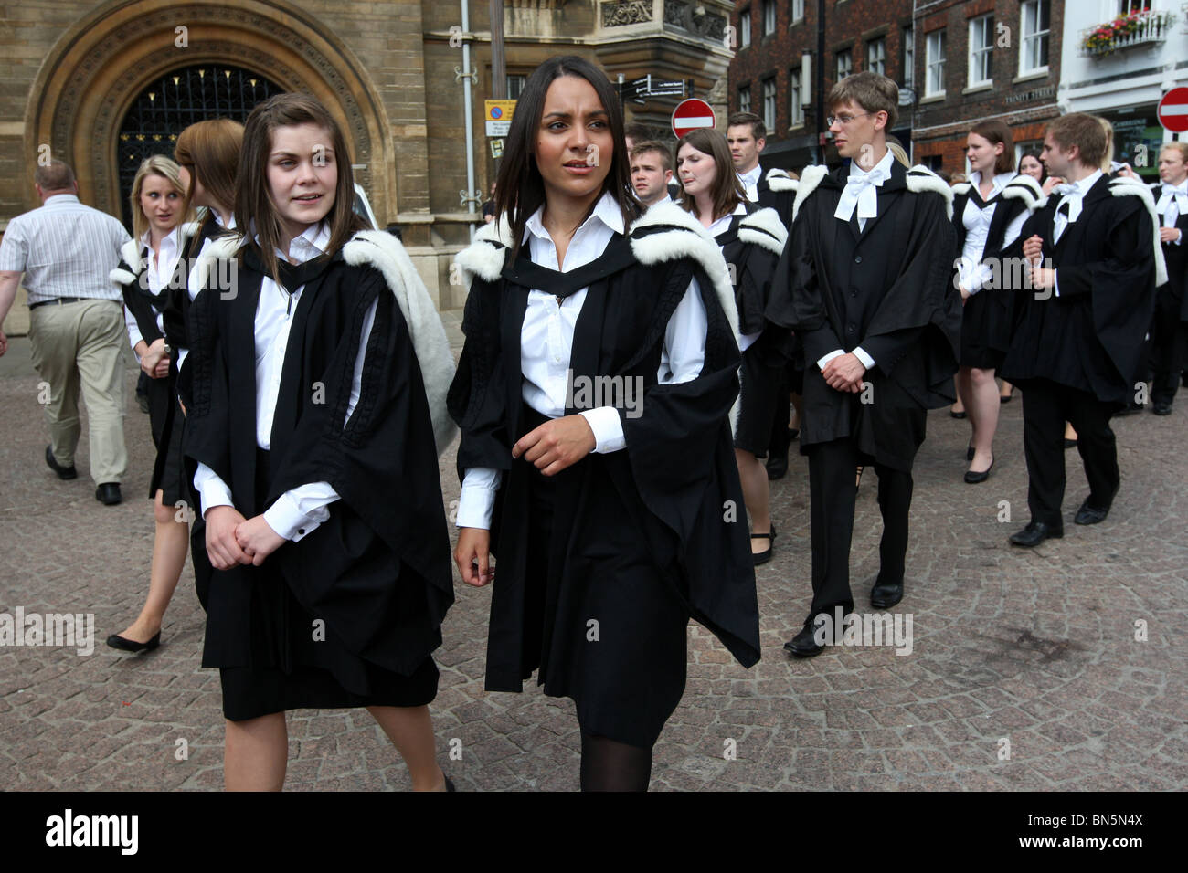 CAMBRIDGE UNIVERSITY STUDENTS ON GRADUATION DAY Stock Photo - Alamy