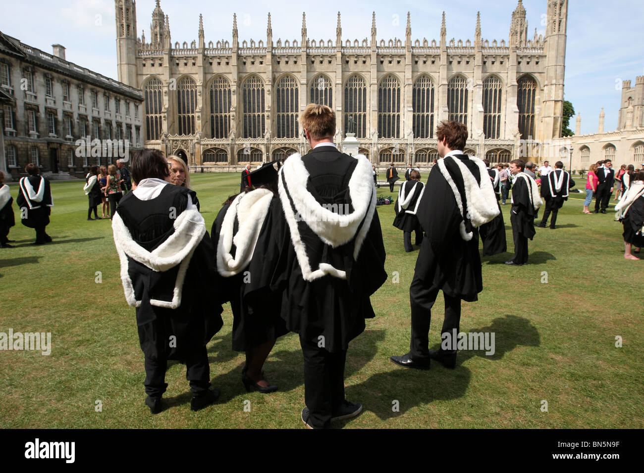 CAMBRIDGE UNIVERSITY STUDENTS ON GRADUATION DAY Stock Photo - Alamy