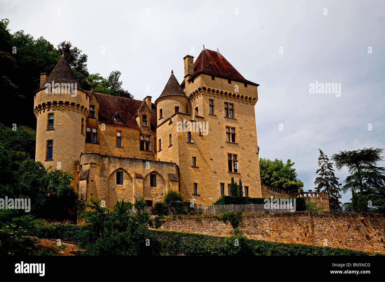 La roque gageac castle hi-res stock photography and images - Alamy