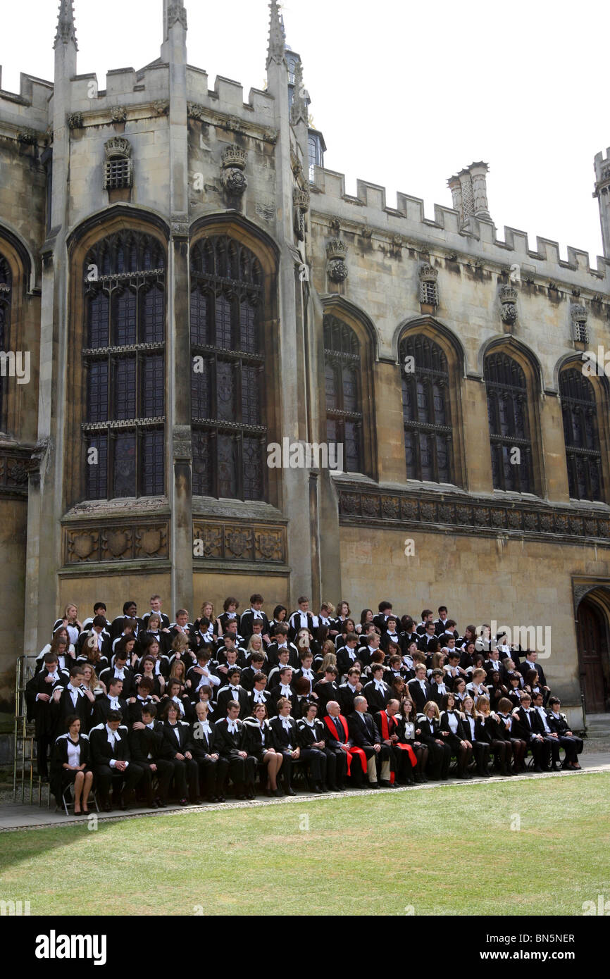 CAMBRIDGE UNIVERSITY STUDENTS ON GRADUATION DAY Stock Photo - Alamy