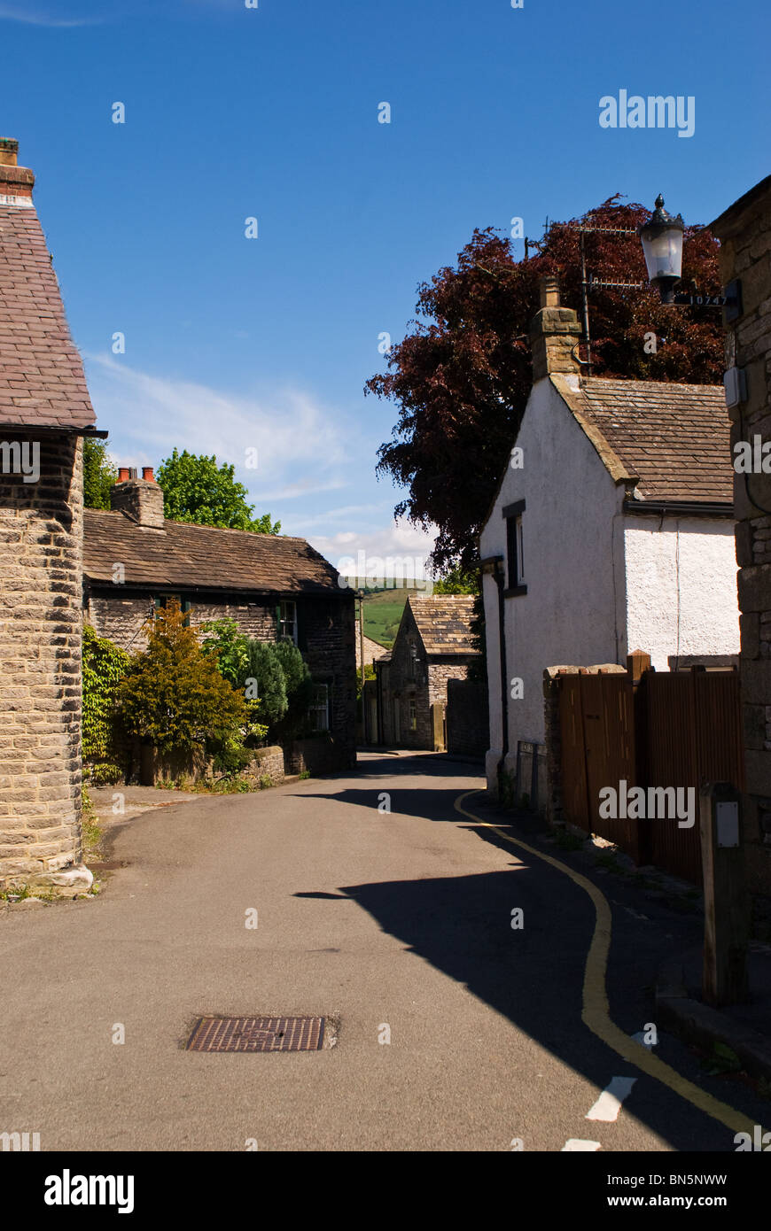 Rural lane with cottages hi-res stock photography and images - Alamy