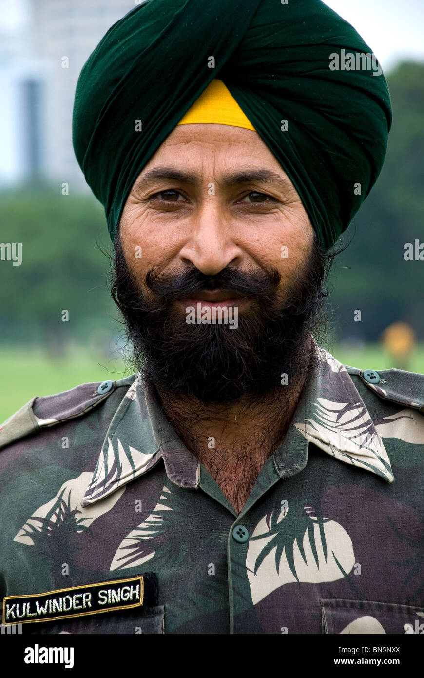 Sikh soldier of the indian army hi-res stock photography and images - Alamy