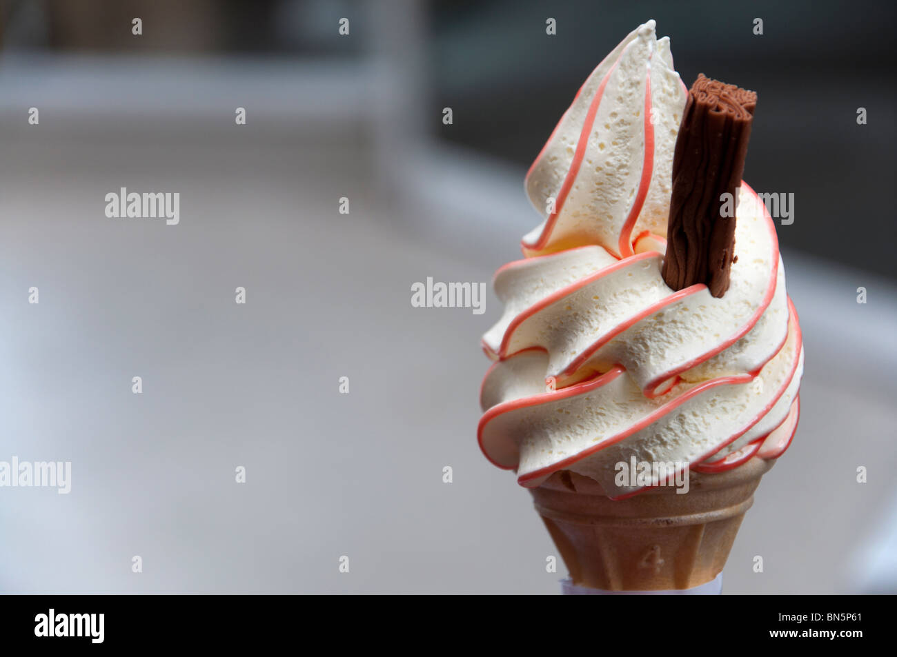 99 ice cream ice cream with chocolate flake hi-res stock photography ...