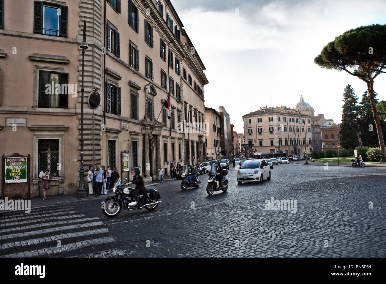 Victor emmanuel monument and rome hi-res stock photography and images ...