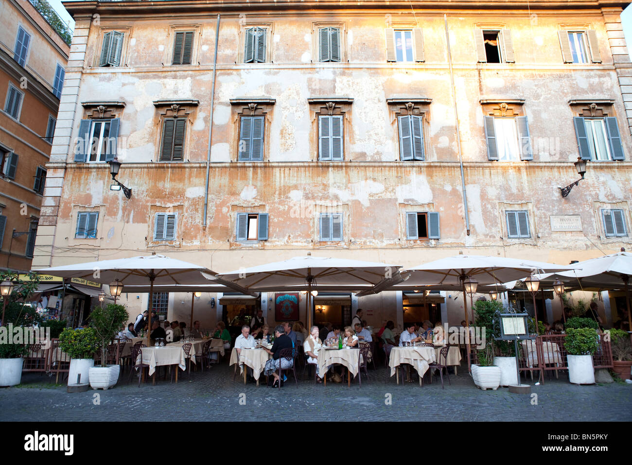 Aperitivo, Trastevere, Rome Italy Stock Photo - Alamy