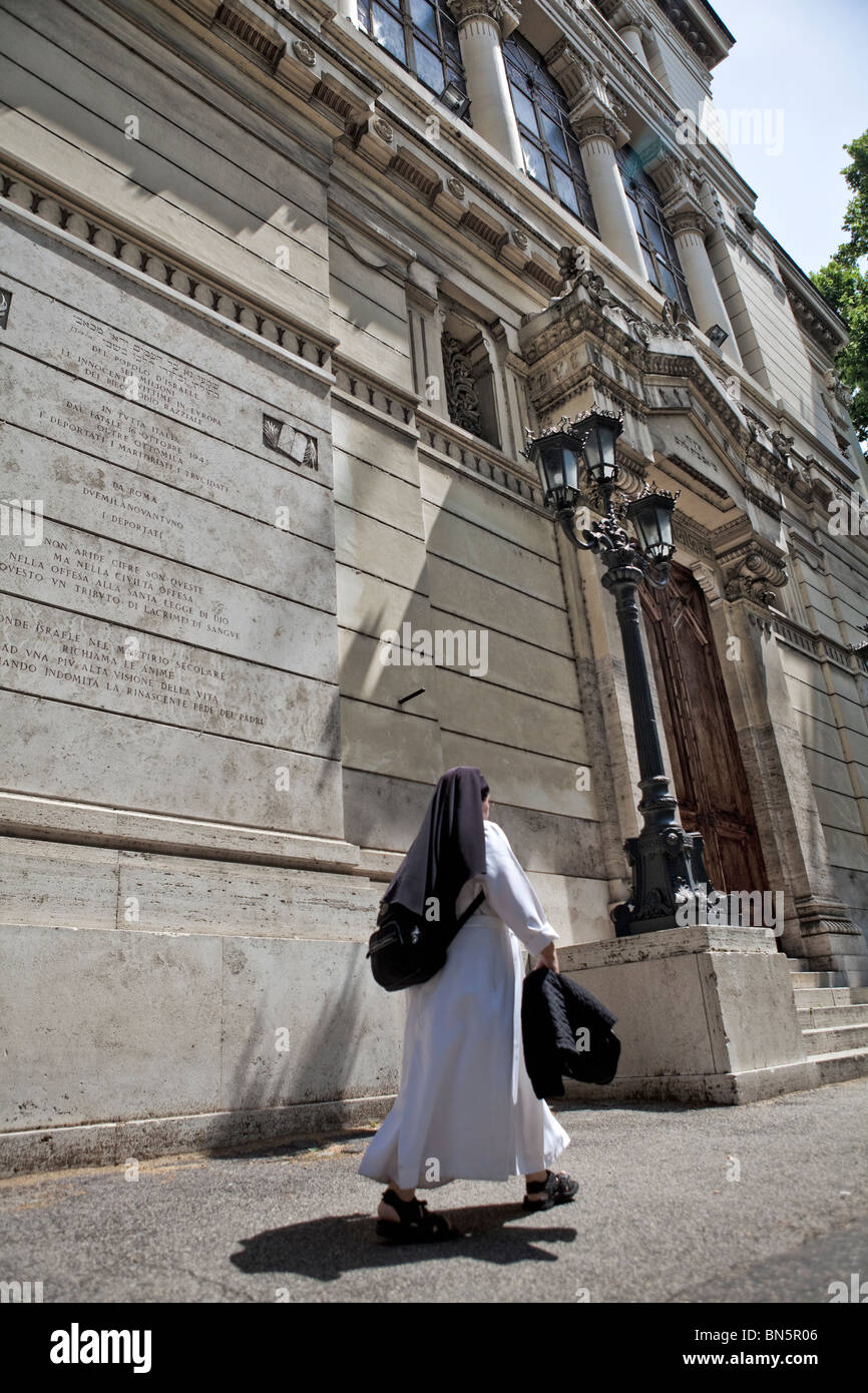 Nun walking, Rome, Italy Stock Photo - Alamy