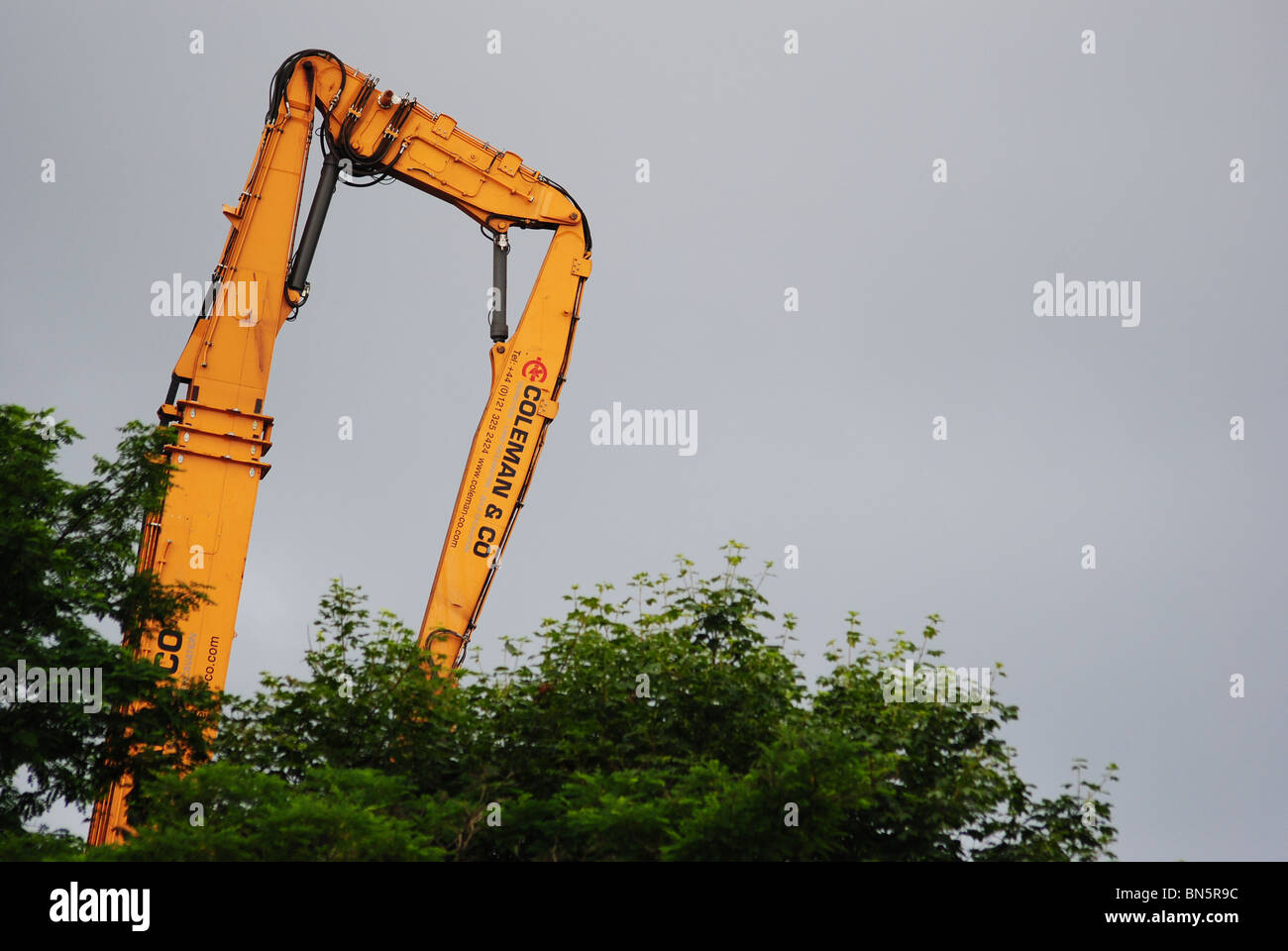 Demolition claw hi-res stock photography and images - Alamy