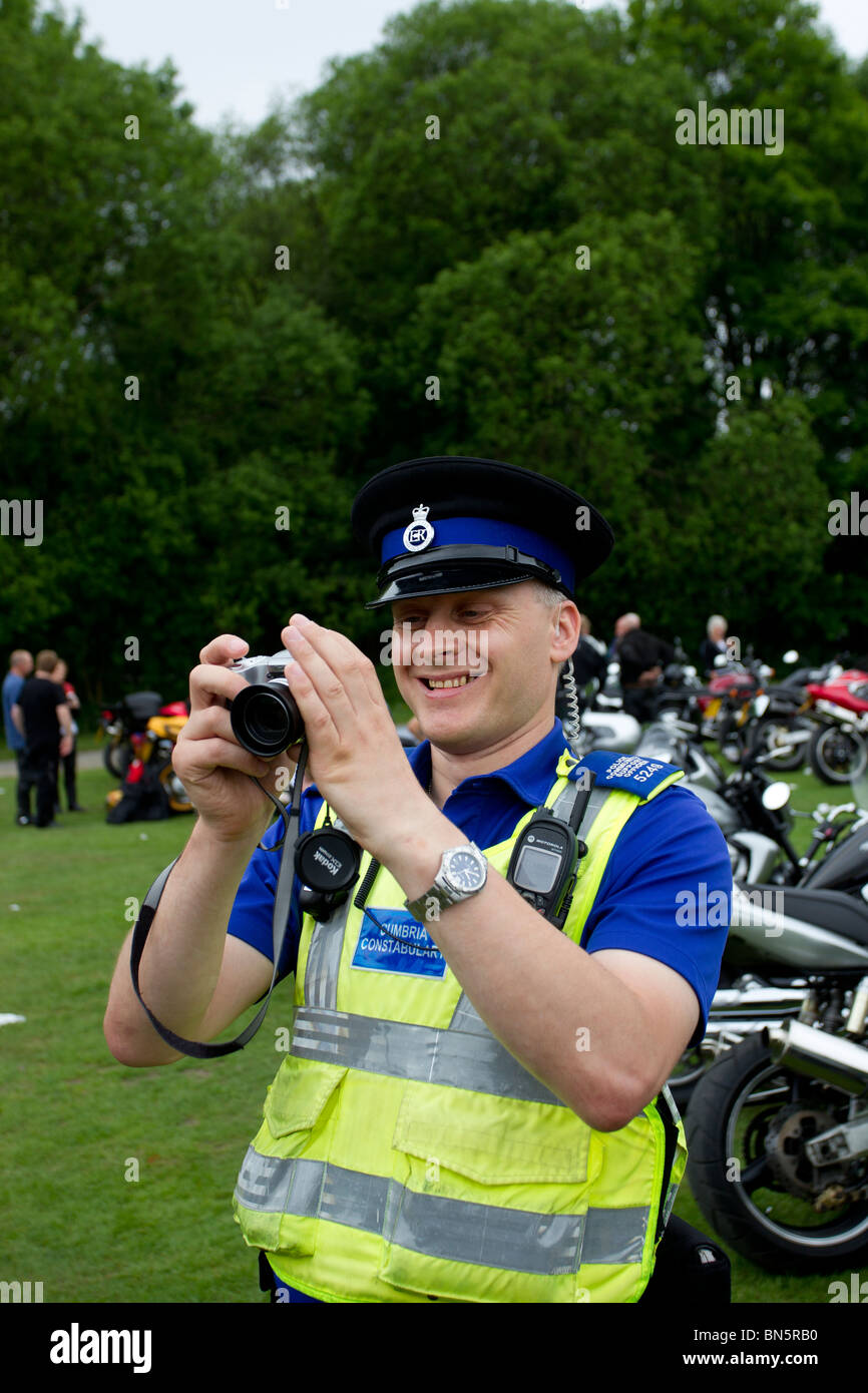 Policeman with camera taking photos Stock Photo - Alamy
