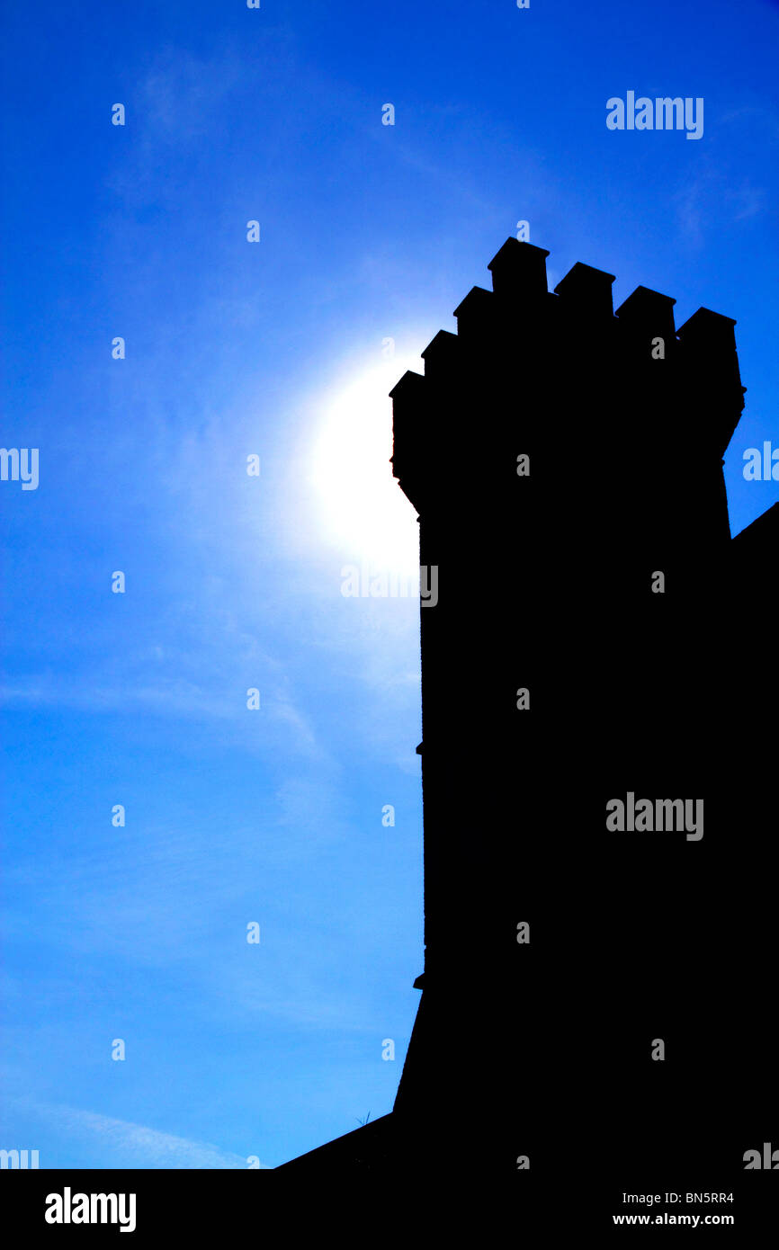 Castle silhouette hi-res stock photography and images - Alamy