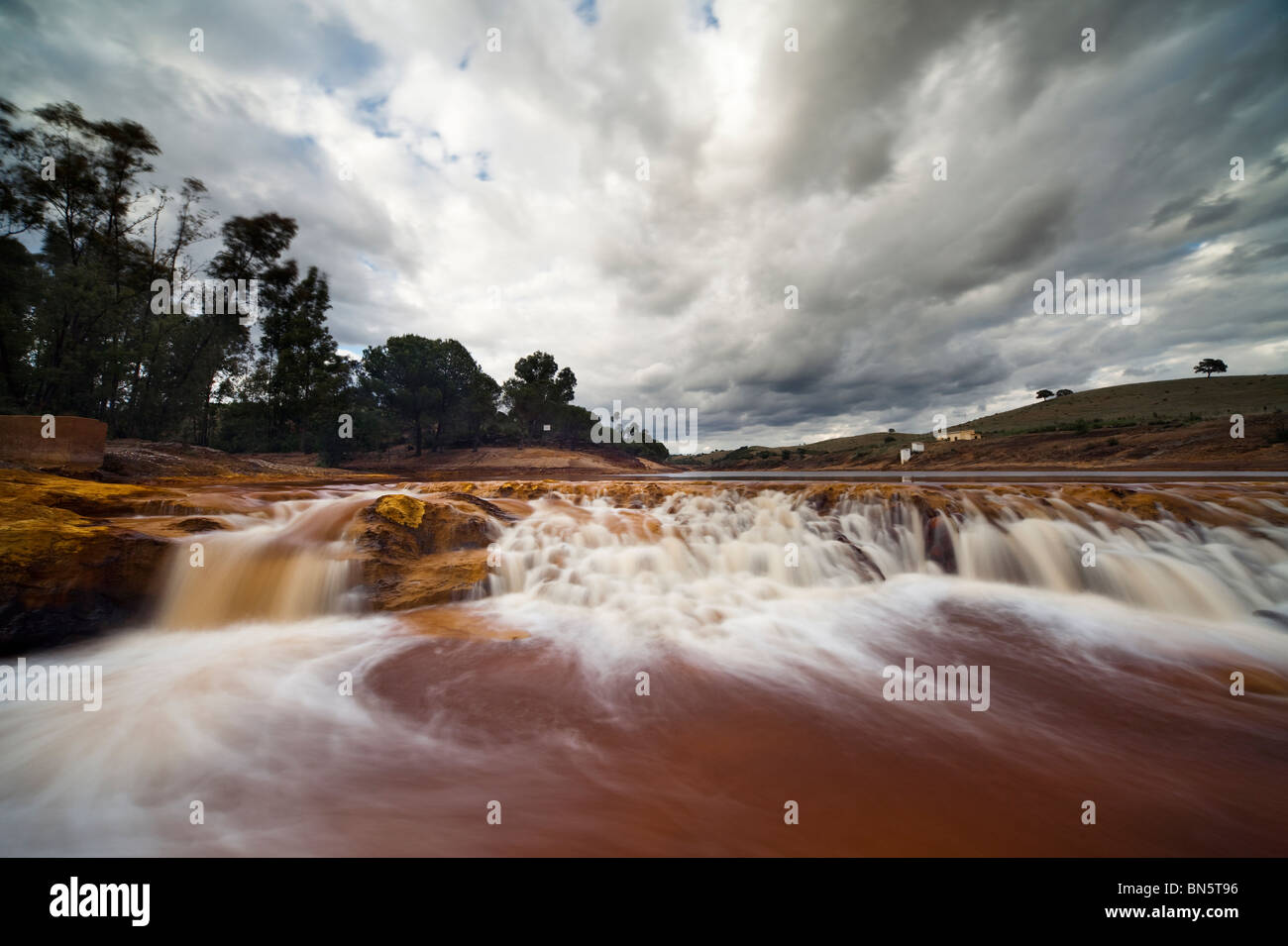 Water passes through dam hi-res stock photography and images - Alamy