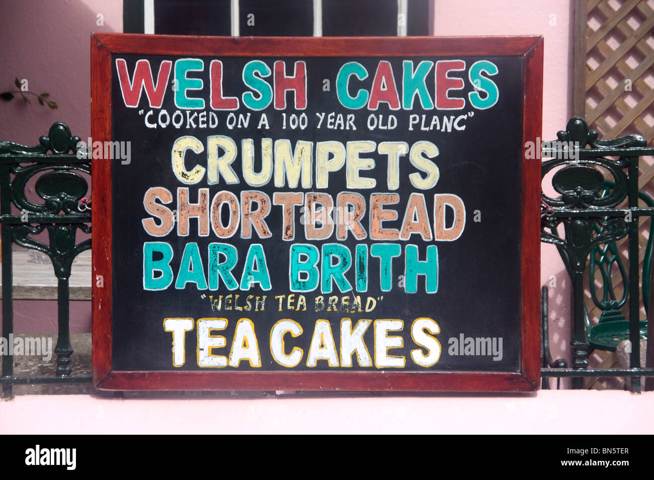 Welsh Cakes sign outside cafe Solva Pembrokeshire West Wales UK Stock ...