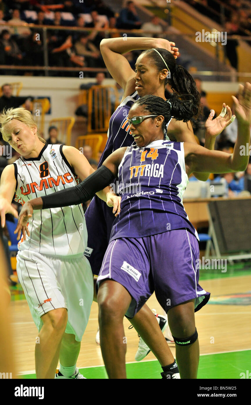 Elena VOLKOVA #8 competes with Lisa Camille Willis #14 and Cindy Lima ...