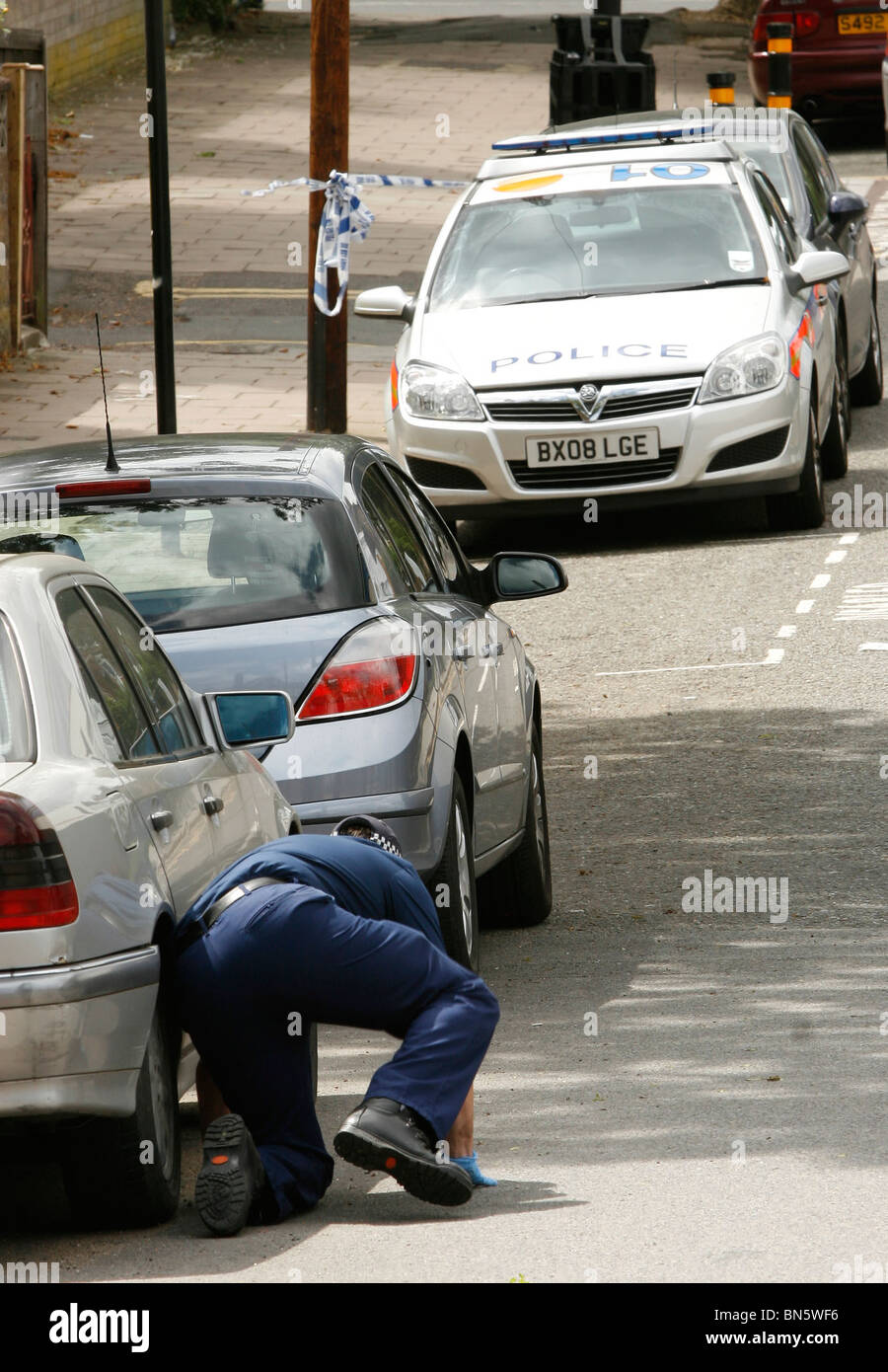Police forensic team searching hi-res stock photography and images - Alamy