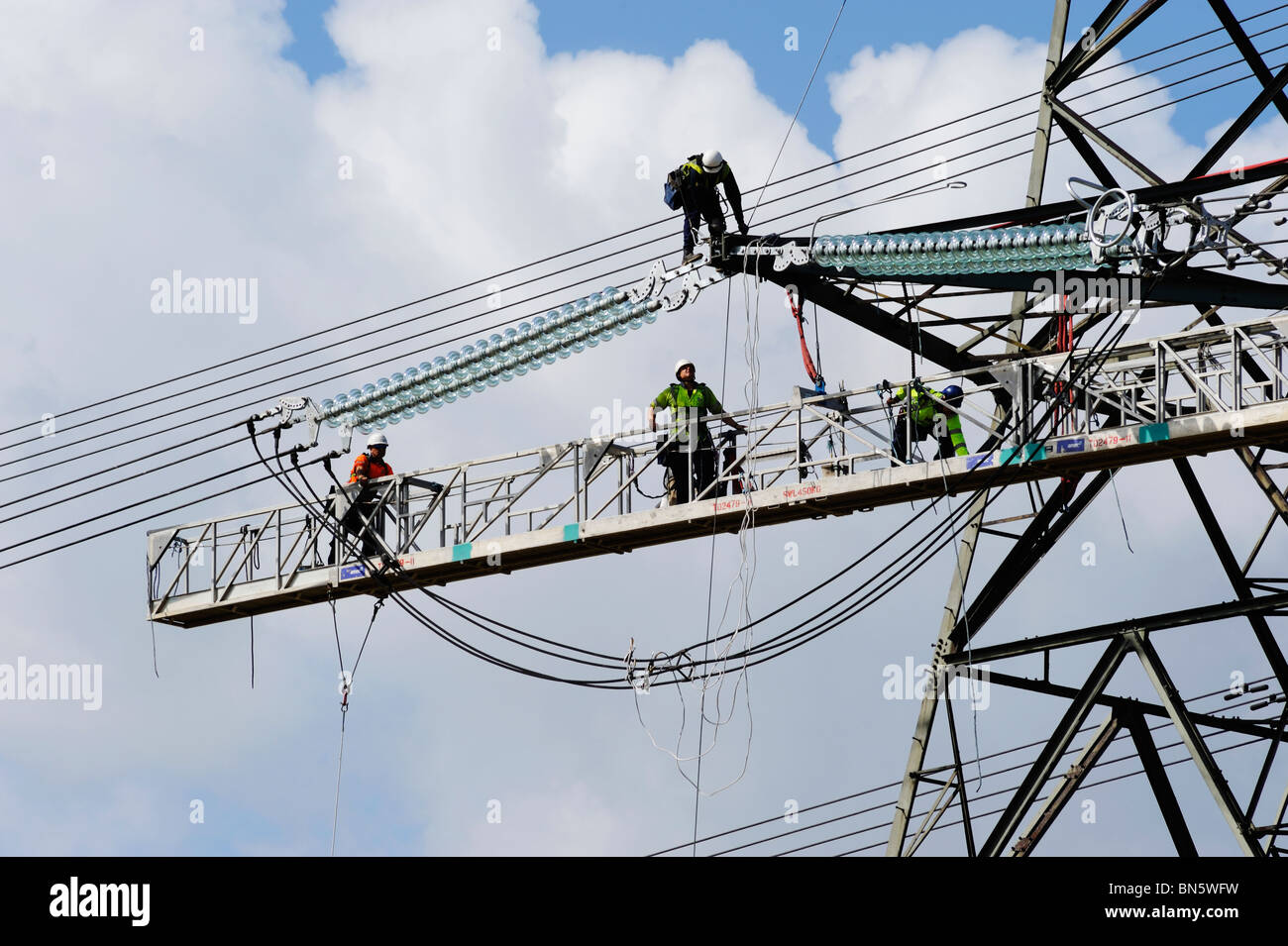 Electrical engineers hi-res stock photography and images - Alamy