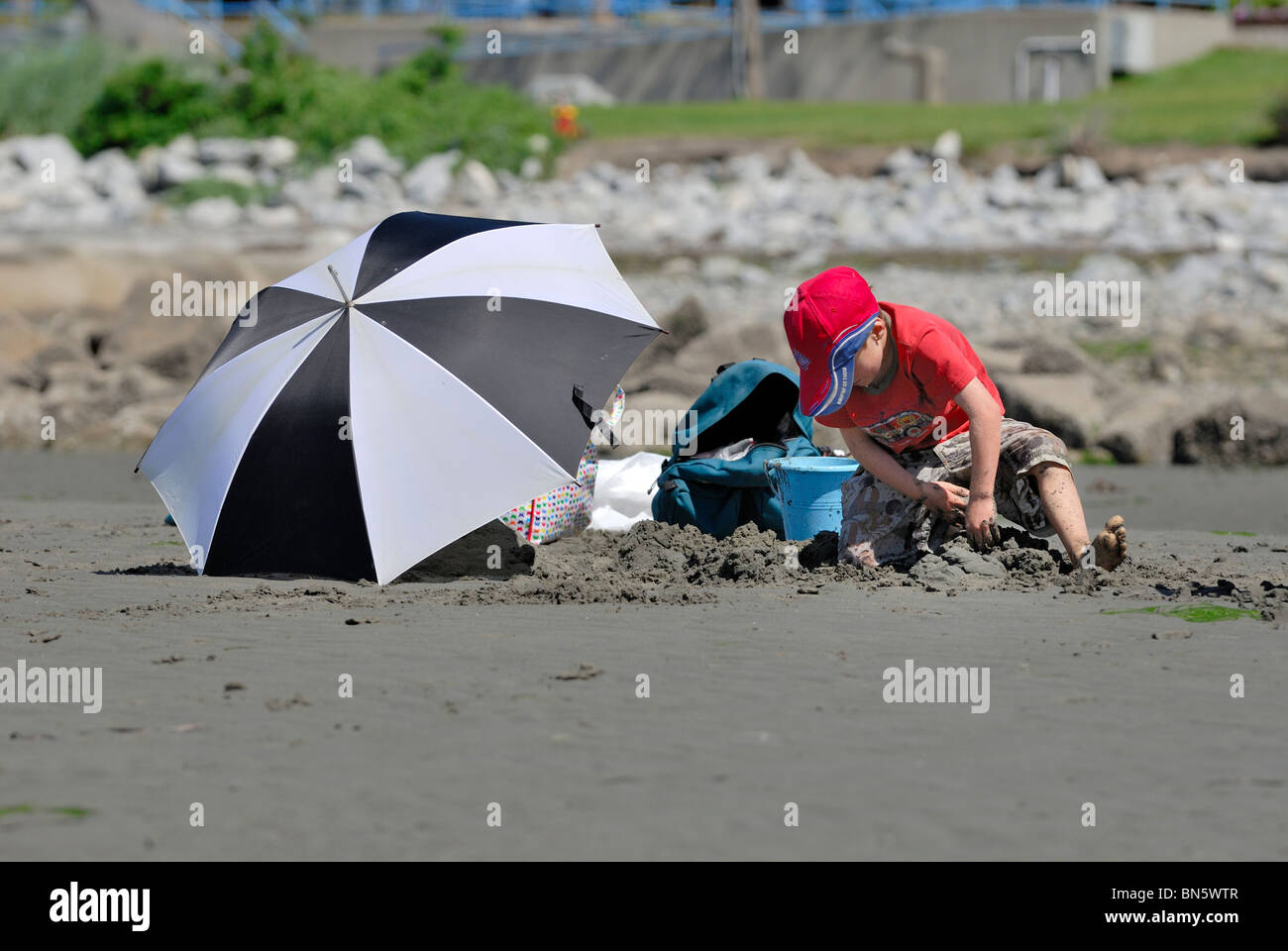 Young girl boy rock children hi-res stock photography and images - Alamy