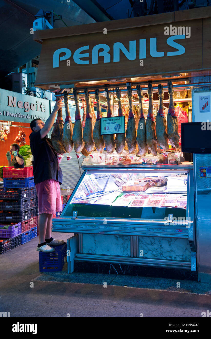 Spanish Ham "jamon" shop at the market of La Boqueria in Las Ramblas of ...
