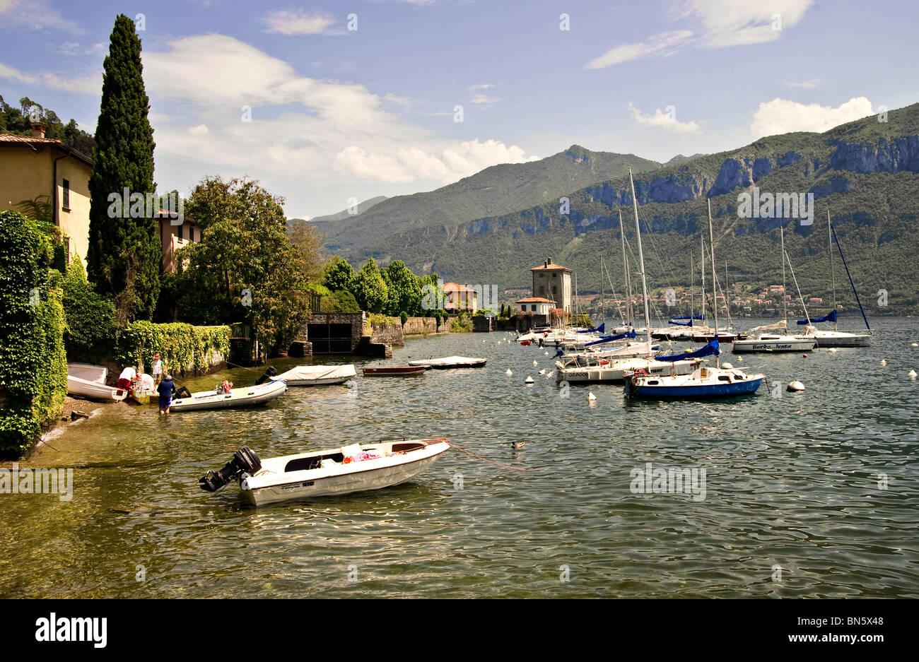 Lake como boats hi-res stock photography and images - Alamy