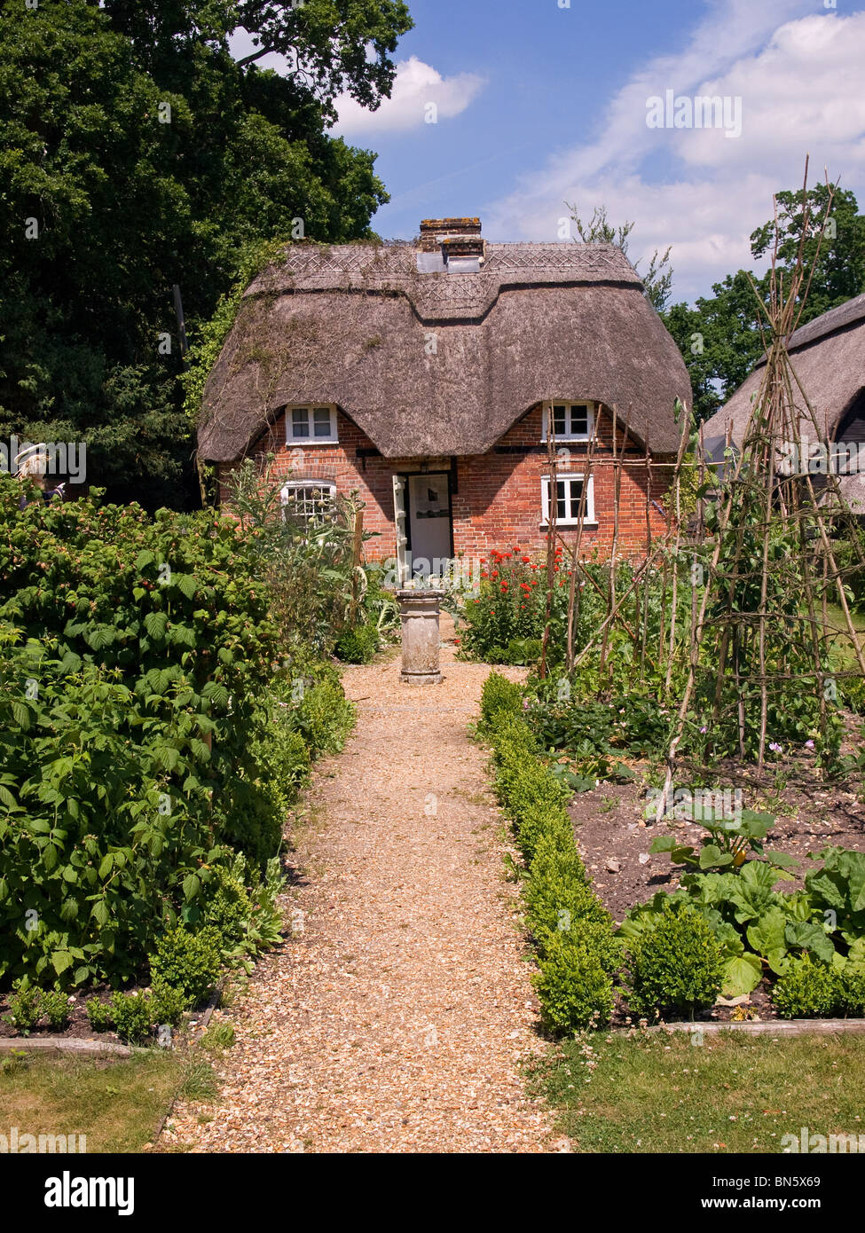 16th Century Cobb Cottage at Furzey Gardens Minstead New Forest ...