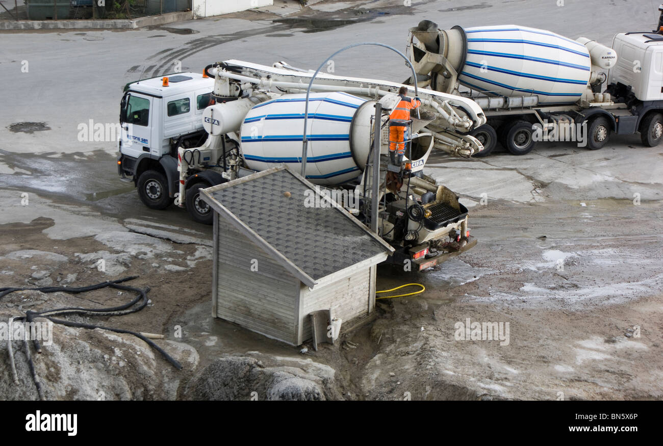 Washing lorry hi-res stock photography and images - Alamy