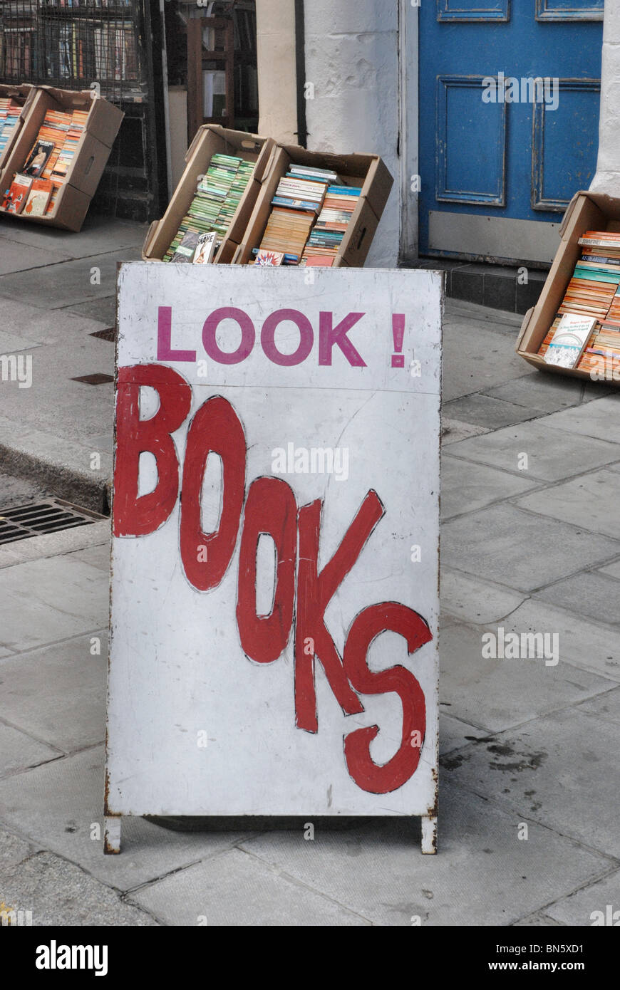 Bookshop signs hi-res stock photography and images - Alamy